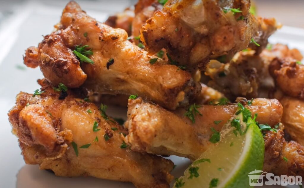 Aprenda a fazer frango á passarinho frito super crocante e gostoso ...